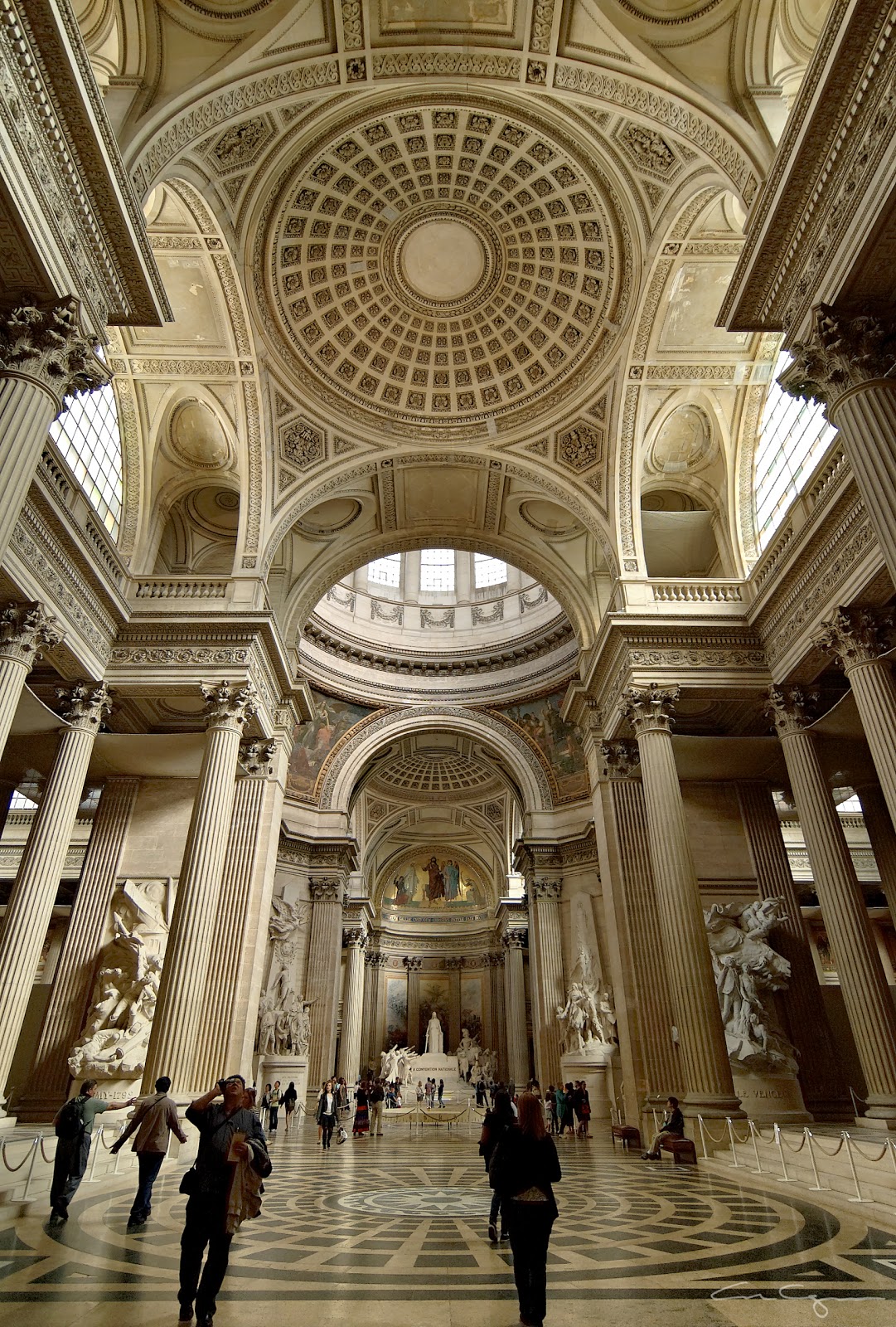 1000 words for France: Pantheon interior