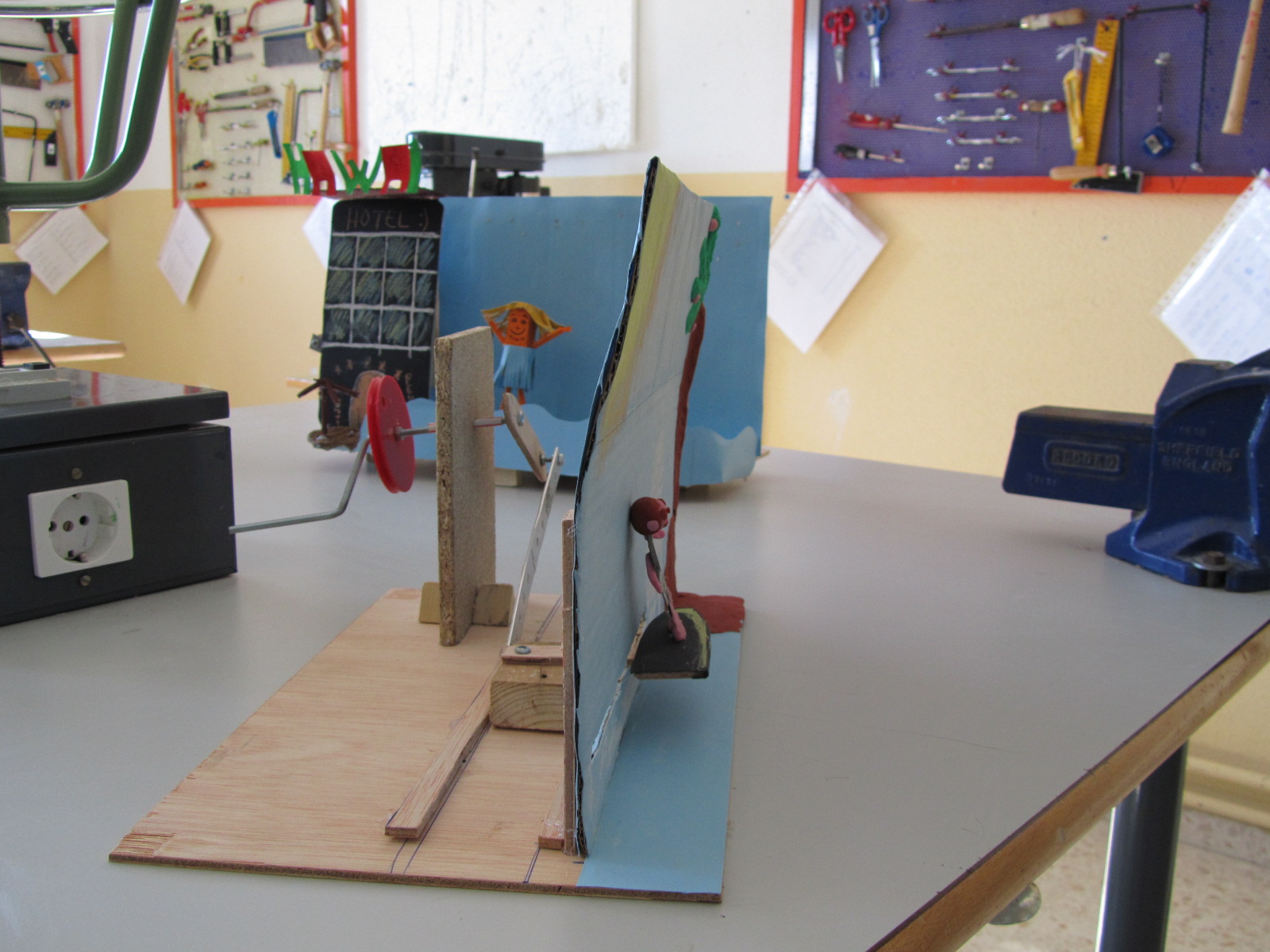 MECANICANEDO: MECANISMOS BIELA-MANIVELA (3º ESO)