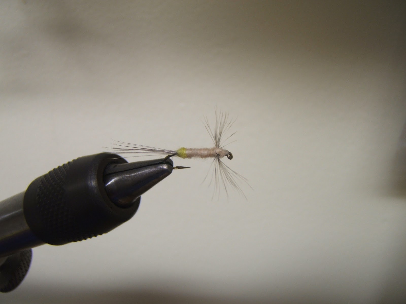 RvrWader Fly Tying and Fly Fishing: Hendrickson Spinners with Ben Harper