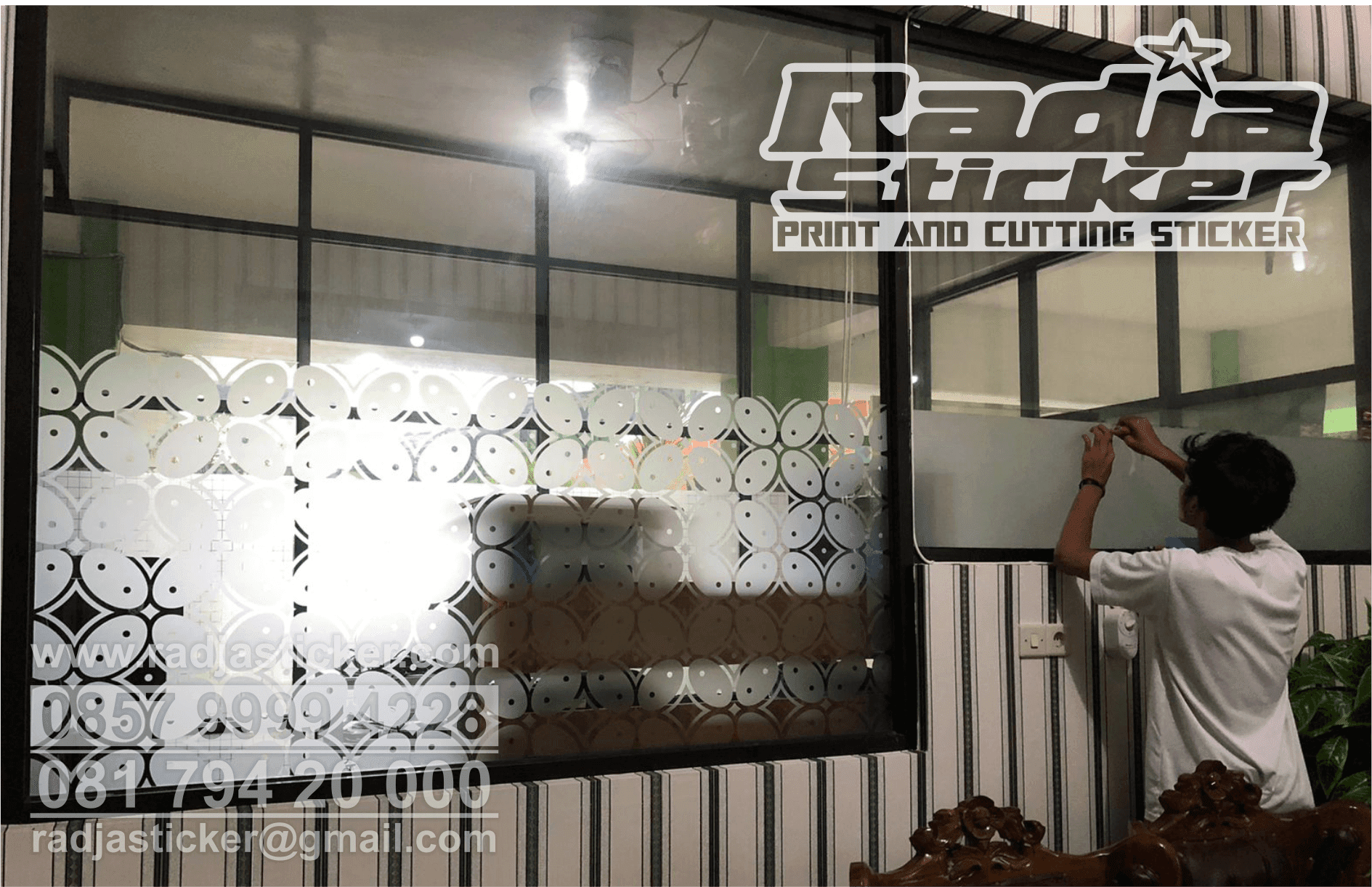 Jual Stiker Kaca Buram | Stiker Kaca Es | Jasa Pasang Stiker Kaca Buram ...