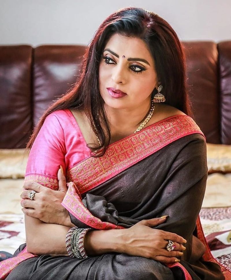 NAKARAJAN: PRIYA RAMAN ,SOUTH INDIAN ACTRESS BORN 1974 SEPTEMBER 14