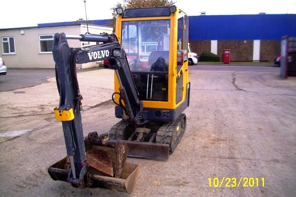 Mini Excavatoare Volvo EC15 second hand PRET 9.000 Euro