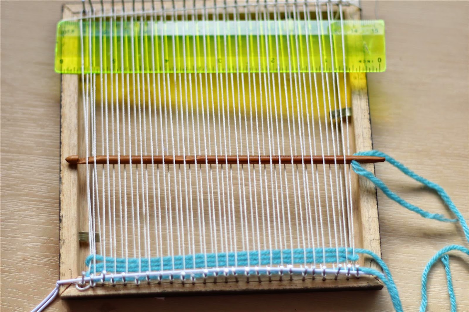 emuse: Weaving loom and woven mat