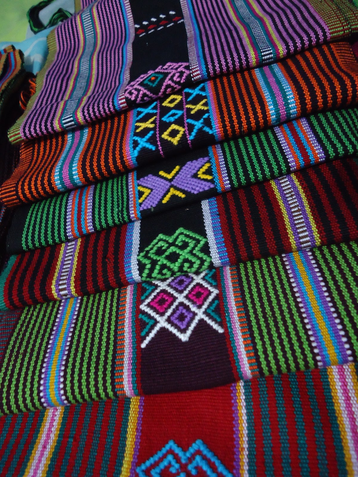 Aneka Motif Kian Tenun Timor - Selendang Buna