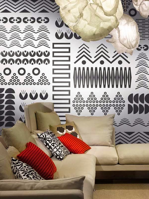 Keltainen talo rannalla: Kolme kotia ja tapetteja