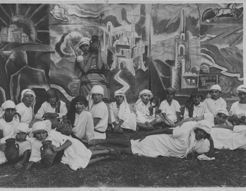 Rare Vintage Photographs Capture Everyday Life of American Jews from ...