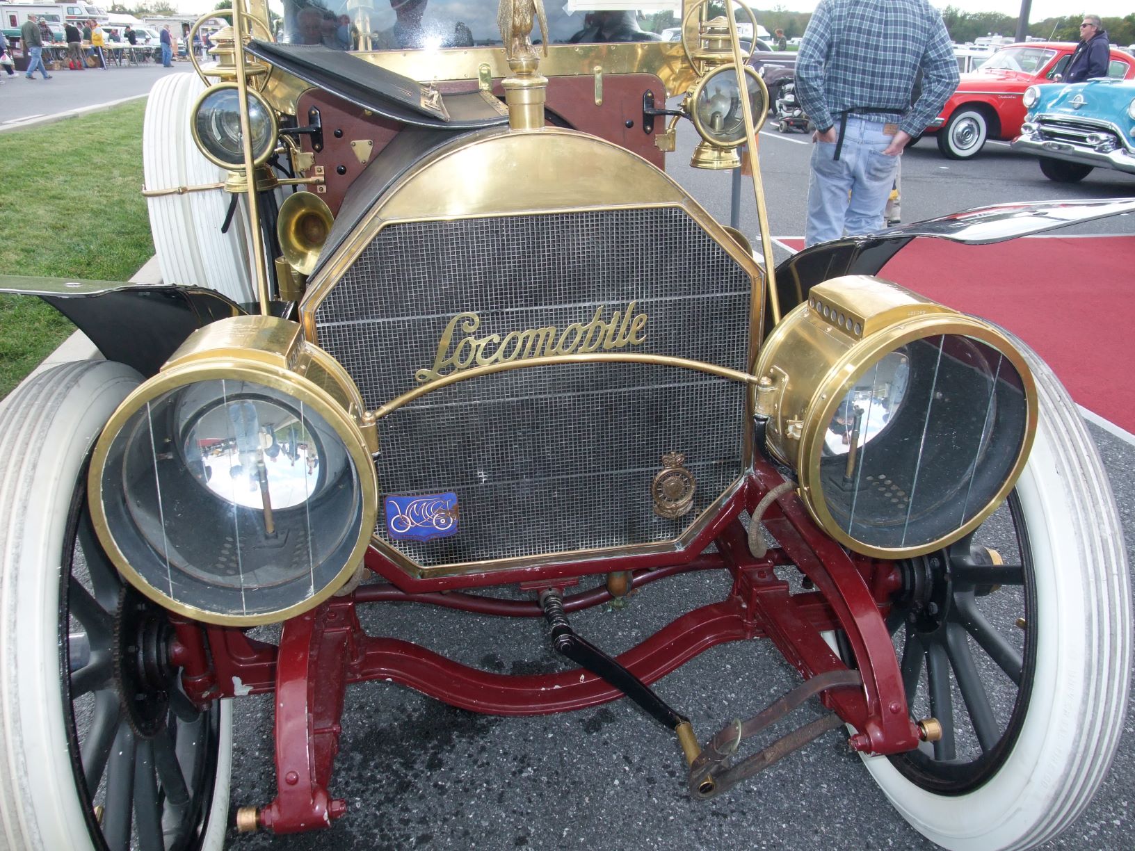 American Auto Emblems: LOCOMOBILE