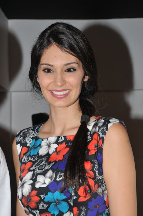 Arab Brazilian Model Bruna Abdullah Biography and Latest Photos