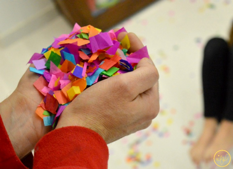 Jugar con confetti en casa - What I feel and love