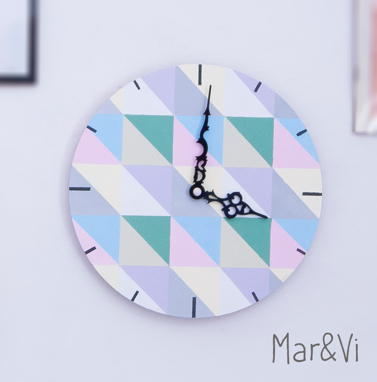 Mar&Vi Blog: DIY: Reloj pintado con pattern geométrico