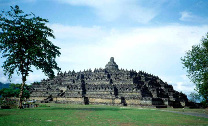 Borobudur - Biggest Buddhist Temple in Java, Indonesia | World ...