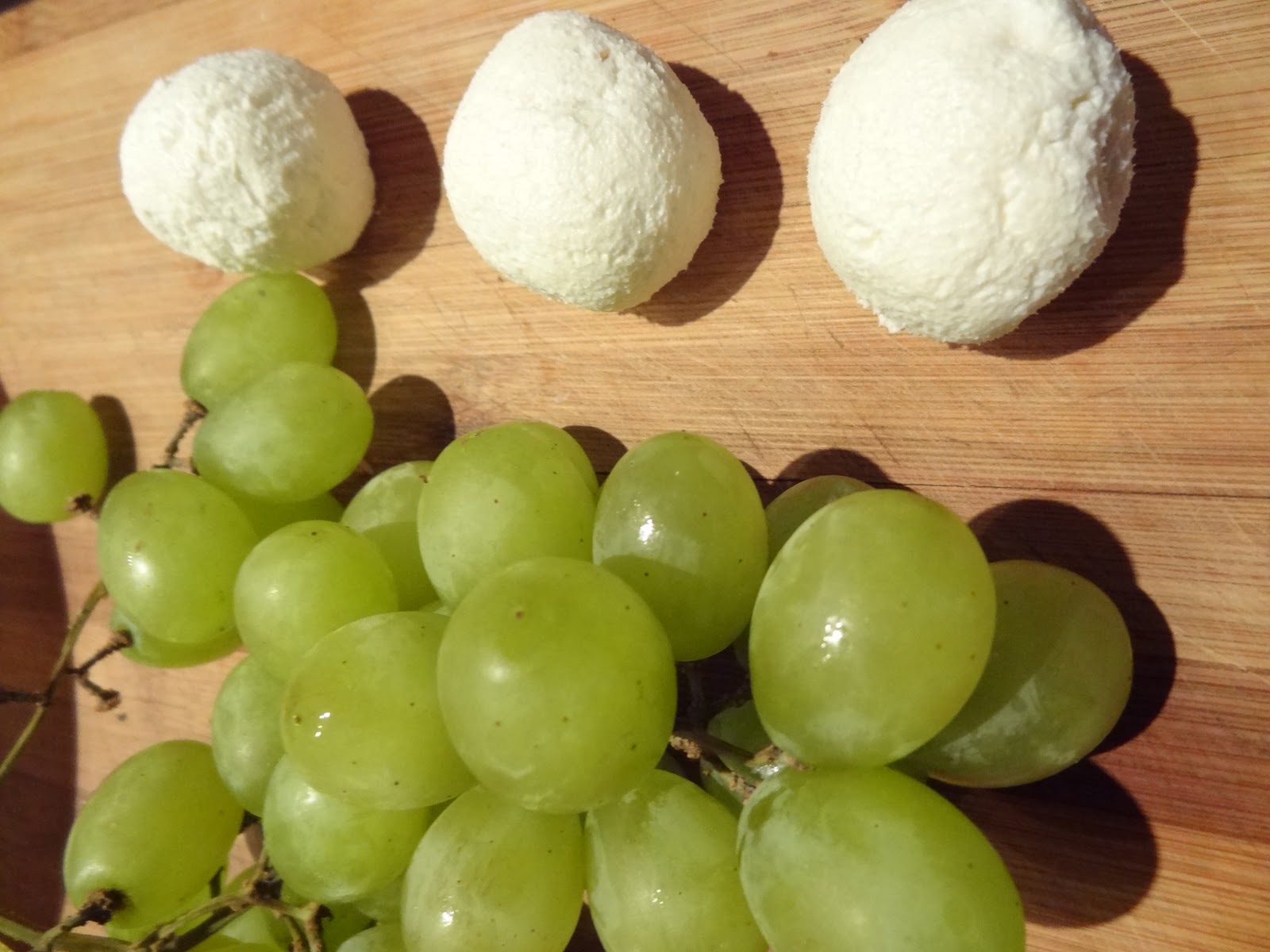 Rice and Coconut: Grape with Goat cheese and walnut