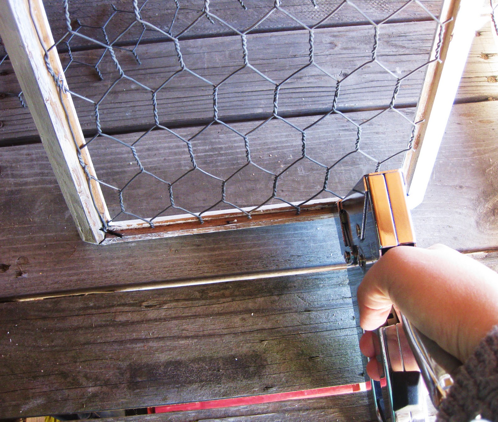 Back Bay Pottery: Make a Shabby Chic Chicken Wire Frame