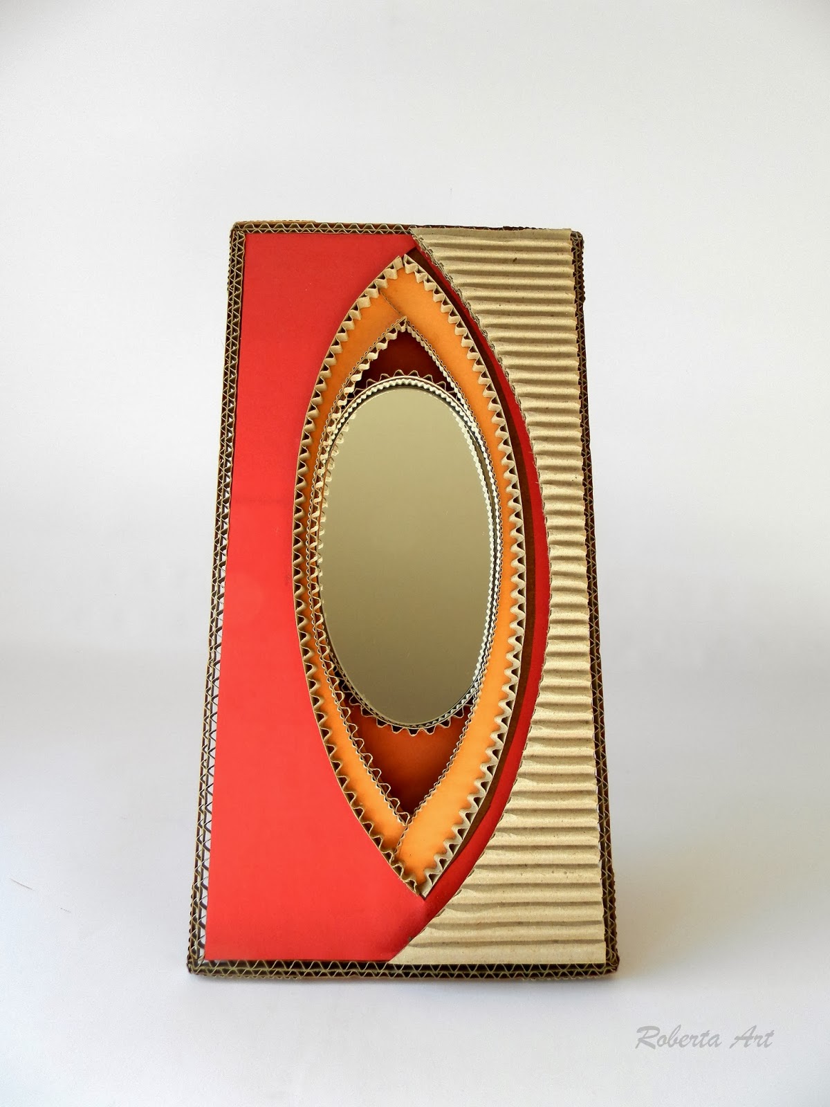 Roberta Lazzarato: Specchio di cartone