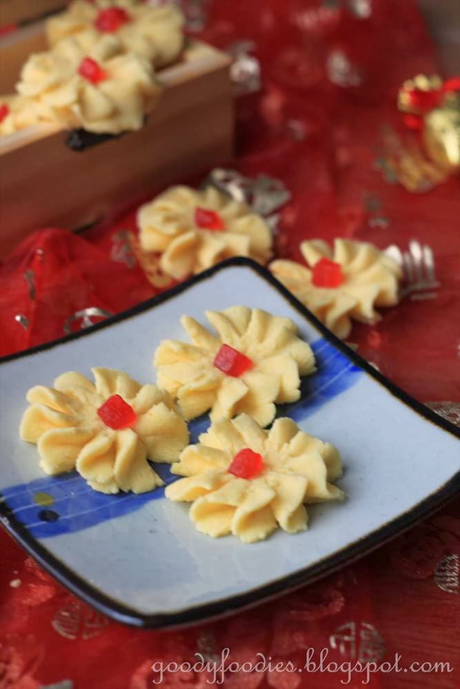 GoodyFoodies: Recipe: Dahlia butter cookies (Kuih Semperit) (CNY)
