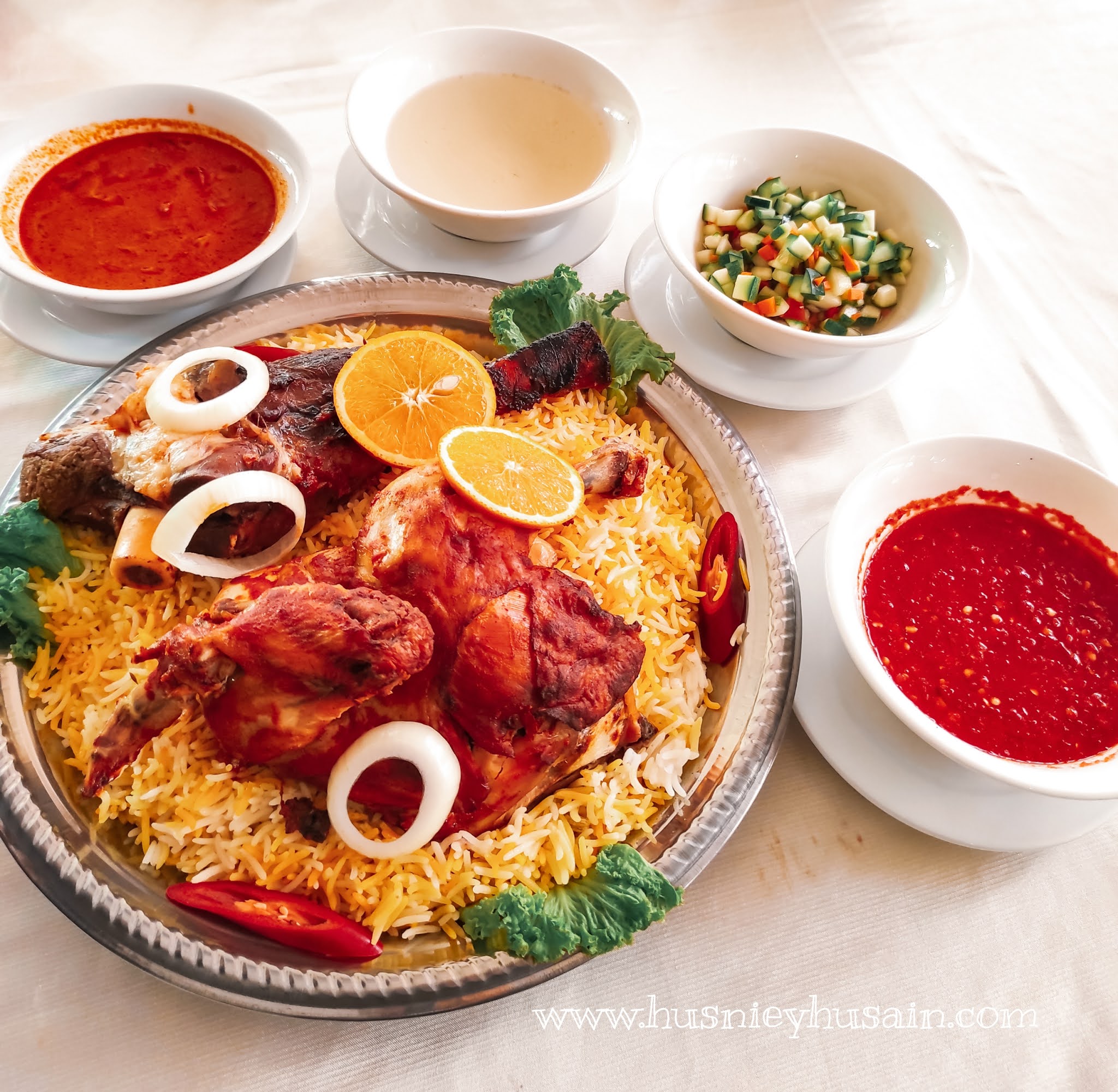 Santai Makan Nasi Arab Set Dulang Di Sumai Hotel Apartment, Kuala ...