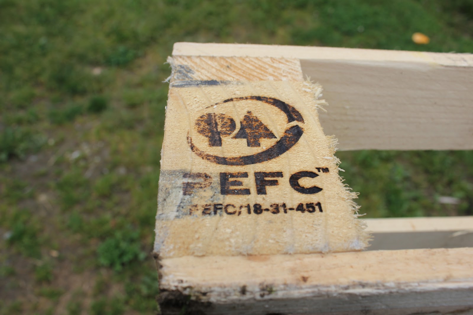 Where & How to Collect Pallets - Identifying untreated wood, safety and ...