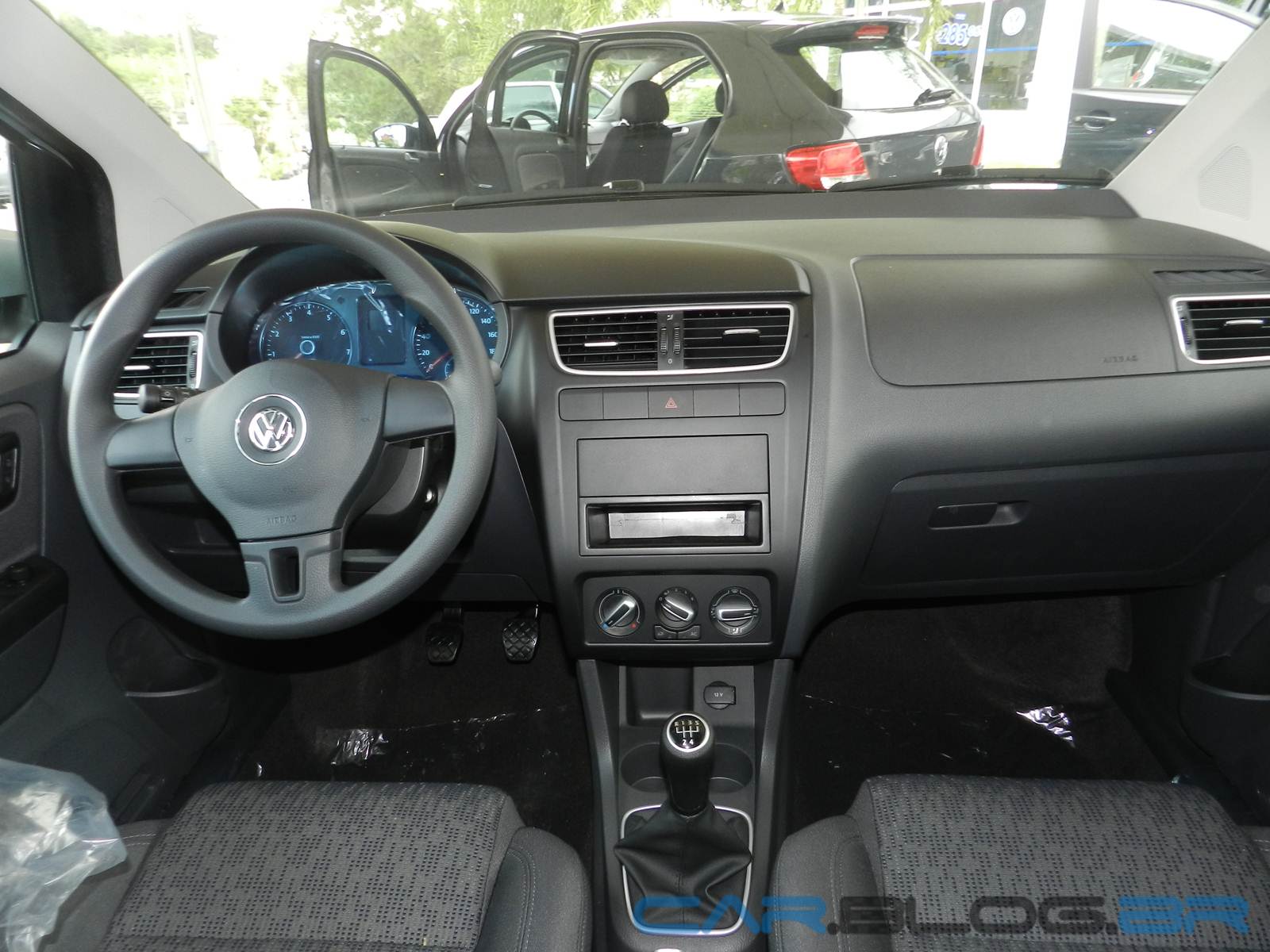 VW Fox 2013, com preço a partir de R$ 30.840, já vem com ABS e AirBag ...