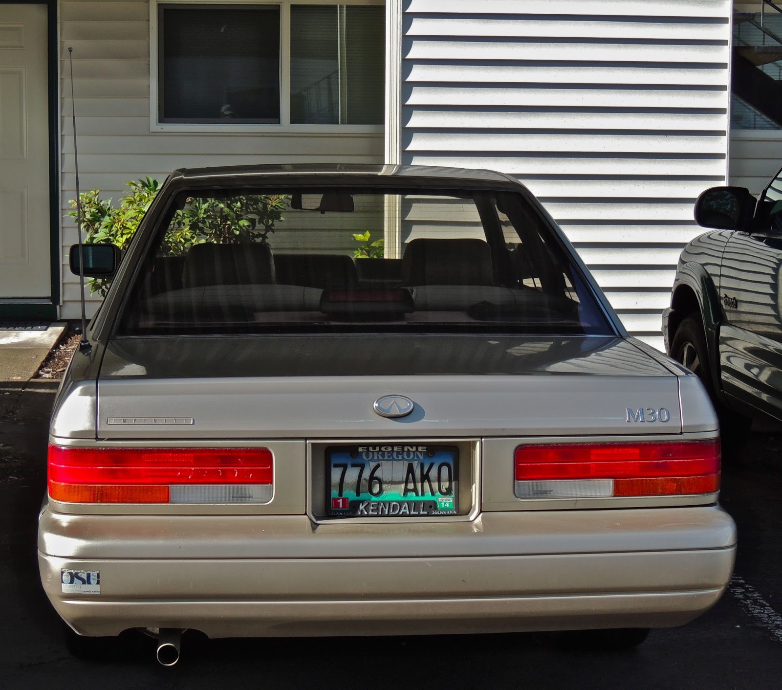 Insomniac Garage: Parking Lot Spot: 1989-92 Infiniti M30 (Nissan Leopard)
