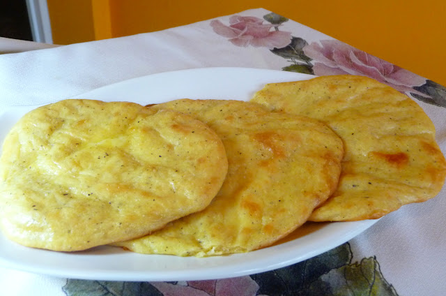 FLATBREAD AND CHEESE-FILLED FLATBREAD