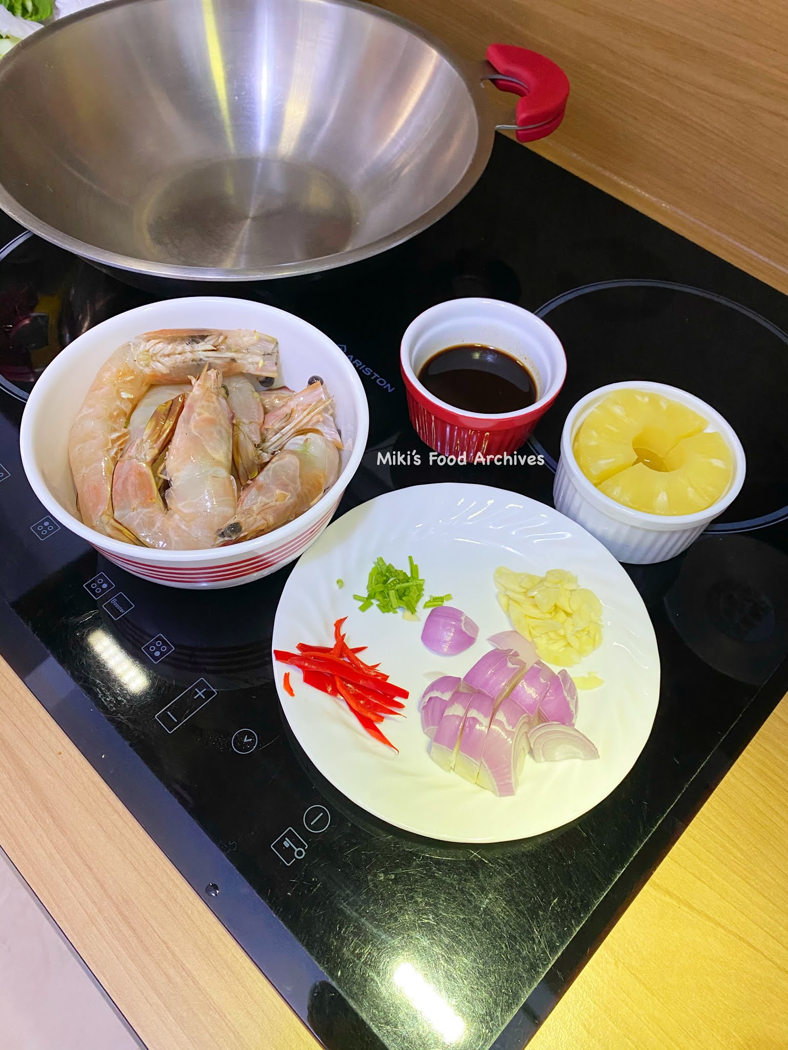 Miki's Food Archives : Tamarind aka Assam Prawns With Pineapple 甜酸凤梨亚参虾