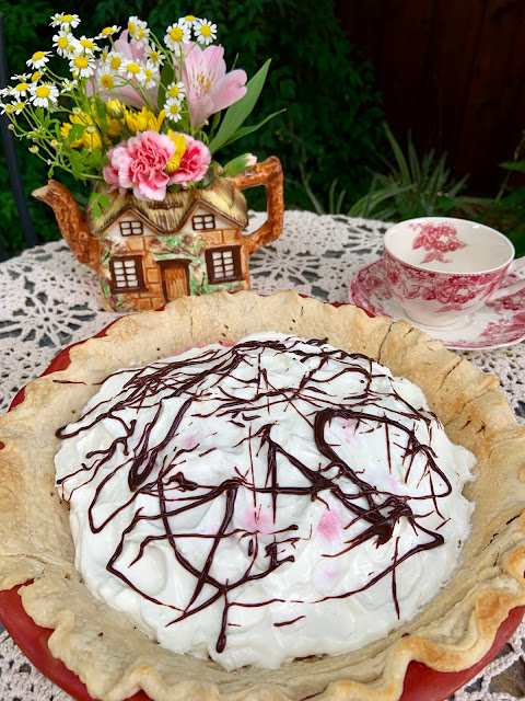 Kitty's Kozy Kitchen: Raspberry White Chocolate Pie