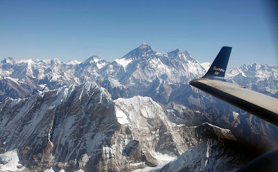 Everest Mountain Flight | Mt Everest flight from Kathmandu: Everest ...