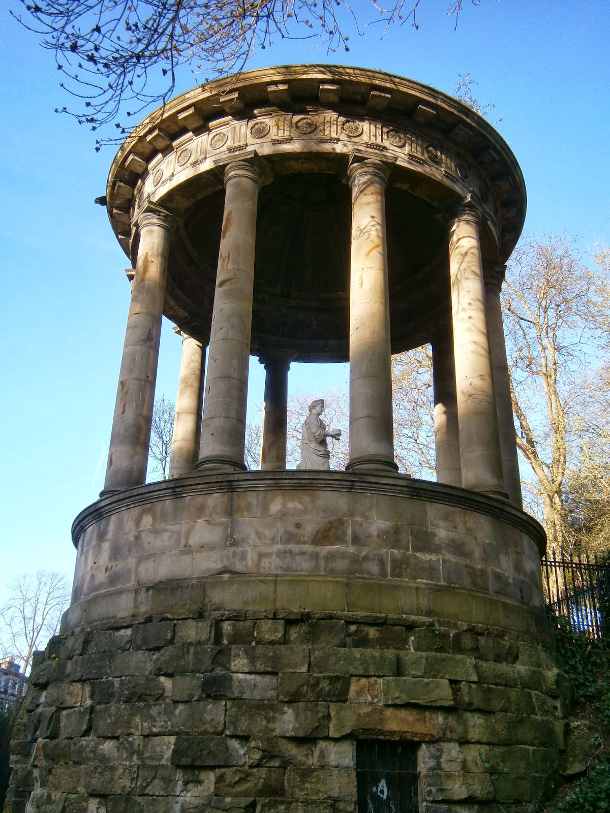 The Scottish Ramblings of an English Lass: St. Bernard's Well