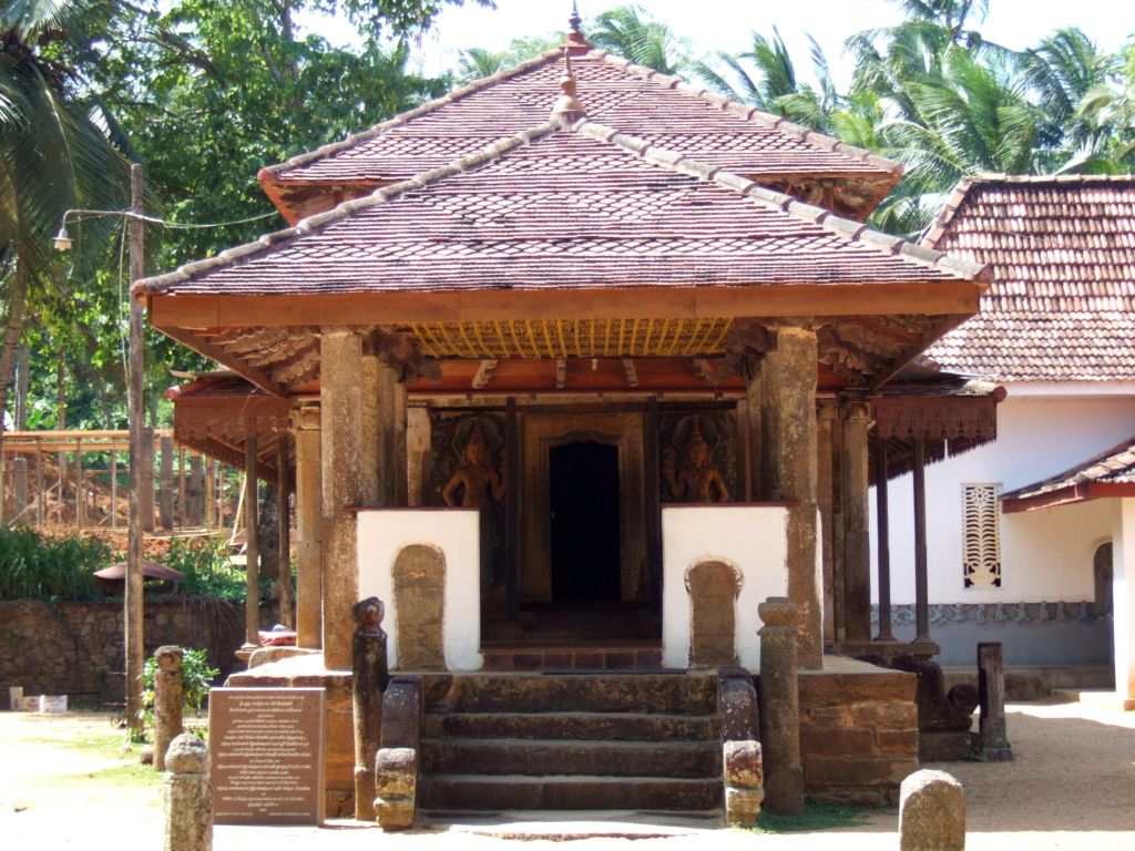 ANICCASIGHT: A glorious Dambadeniya Ancient Temple - Wayamba