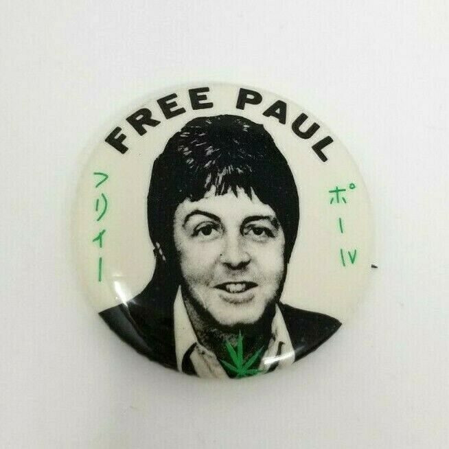 Vintage Japanese "Free Paul" button