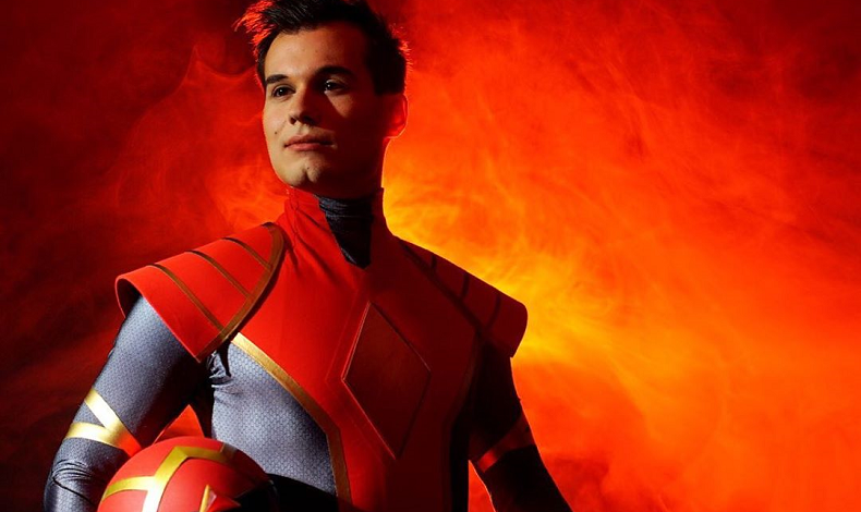 Omega Ranger Vermelho ganha vida em vídeo para promover os quadrinhos