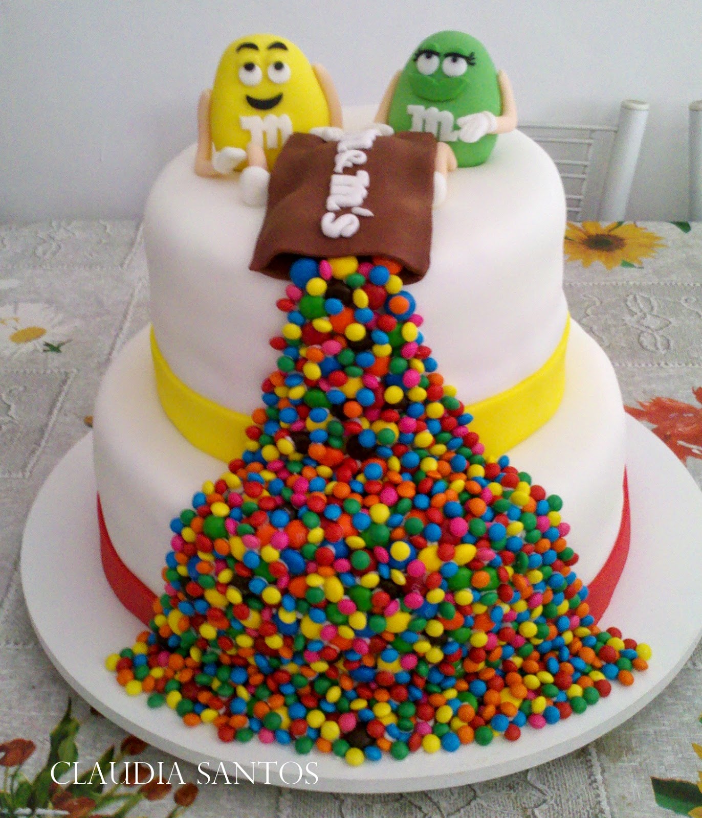 Claudia Bolo Decorado: Bolo M e M
