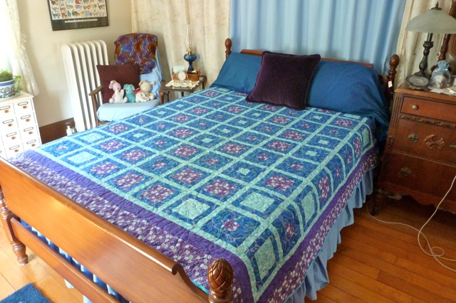 Mad About Quilts: Wonderful home for Blue Lagoon Quilt