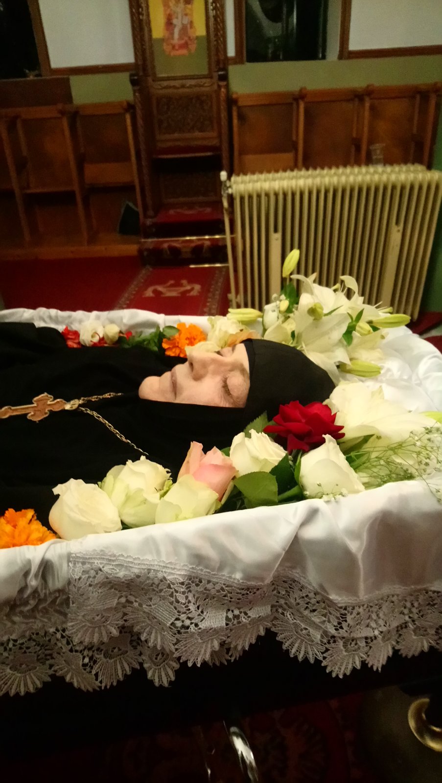 Ο ΣΕΒΑΣΜΙΩΤΑΤΟΣ ΣΤΗΝ ΕΞΟΔΙΟ ΑΚΟΛΟΥΘΙΑ ΚΑΙ ΤΗΝ ΤΑΦΗ ΤΗΣ ΓΕΡΟΝΤΙΣΣΑΣ ...