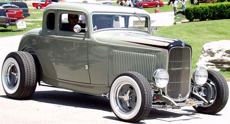 VINTAGE SPIRIT: Ford 32