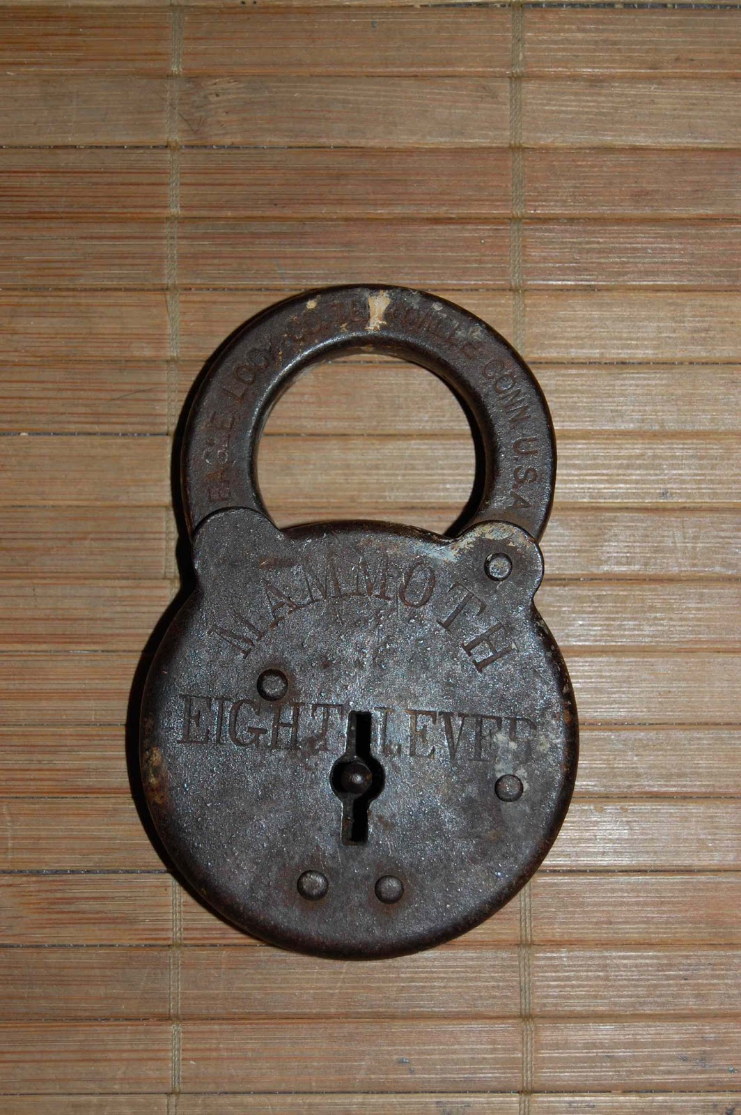 R4L: Eagle 8 lever locks