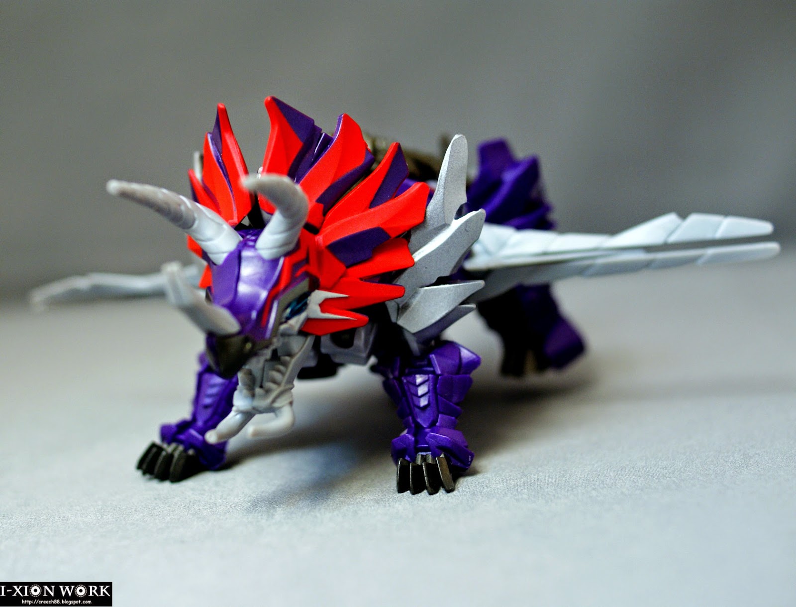 一眼看穿: Transformers - AOE Slug / 鐵塊