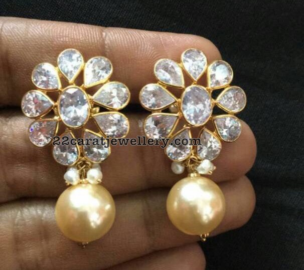 18 Carat Gold Simple Earrings - Jewellery Designs