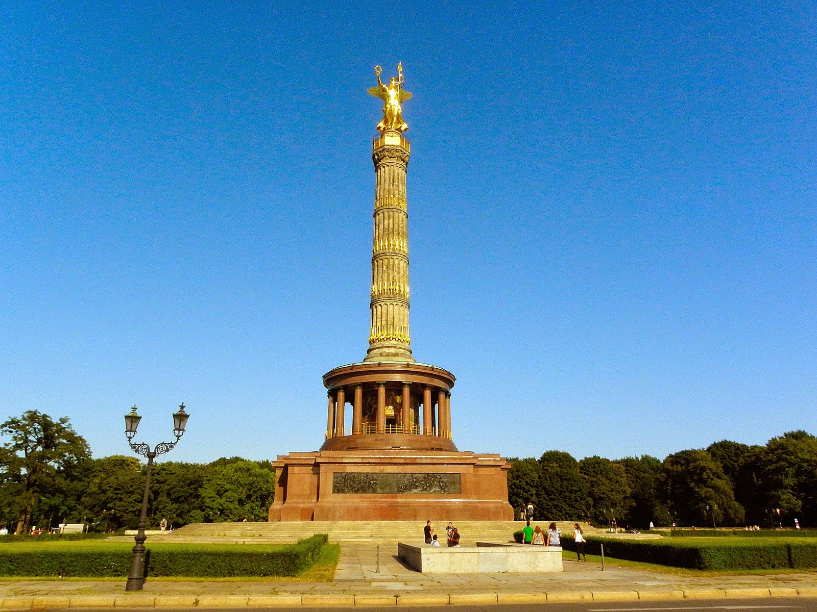 Landmarks Event- Europe 1, #23 Golden Statue, Berlin! till Nov 30th