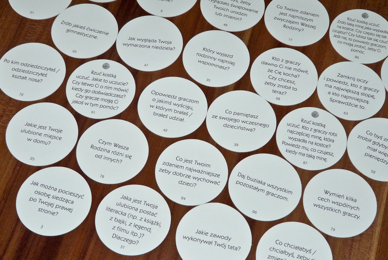 Pytaki - rodzinna gra integracyjna | Maluszkowe inspiracje