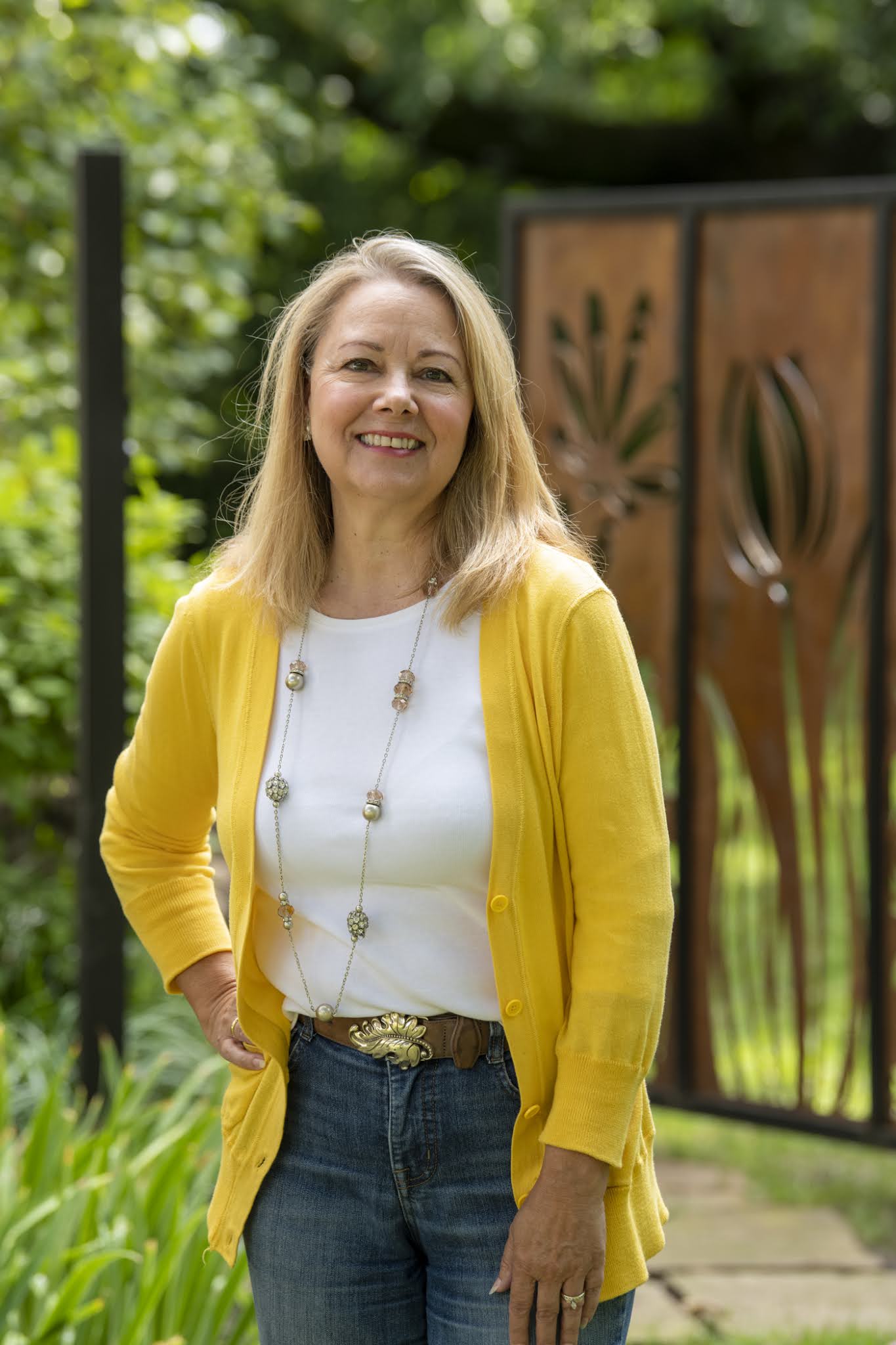 Between the Covers ~ with Sandra Dailey