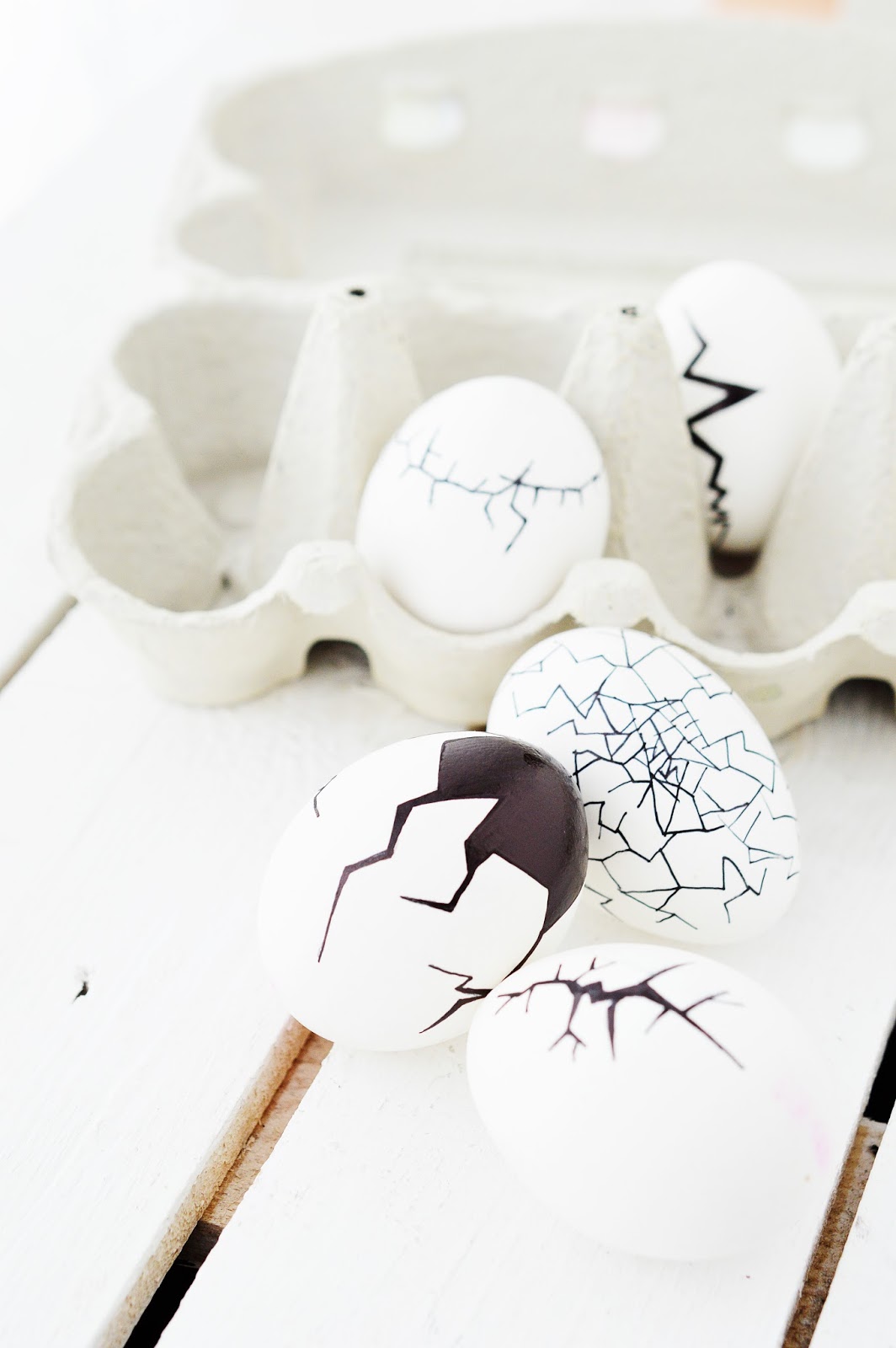 Easter mishap | DIY CRACKED EASTER EGGS - Motte