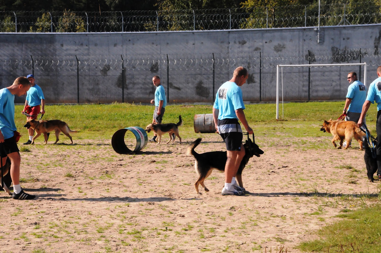 PRISON DOG PROGRAMS ~ BRIDGES and PATHWAYS of COURAGE: A FEW PRISON DOG ...