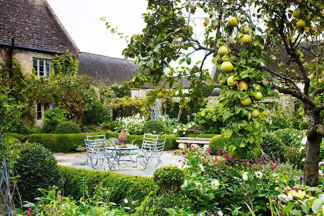 Portobello Design: At home in her lovely garden with Landscape ...