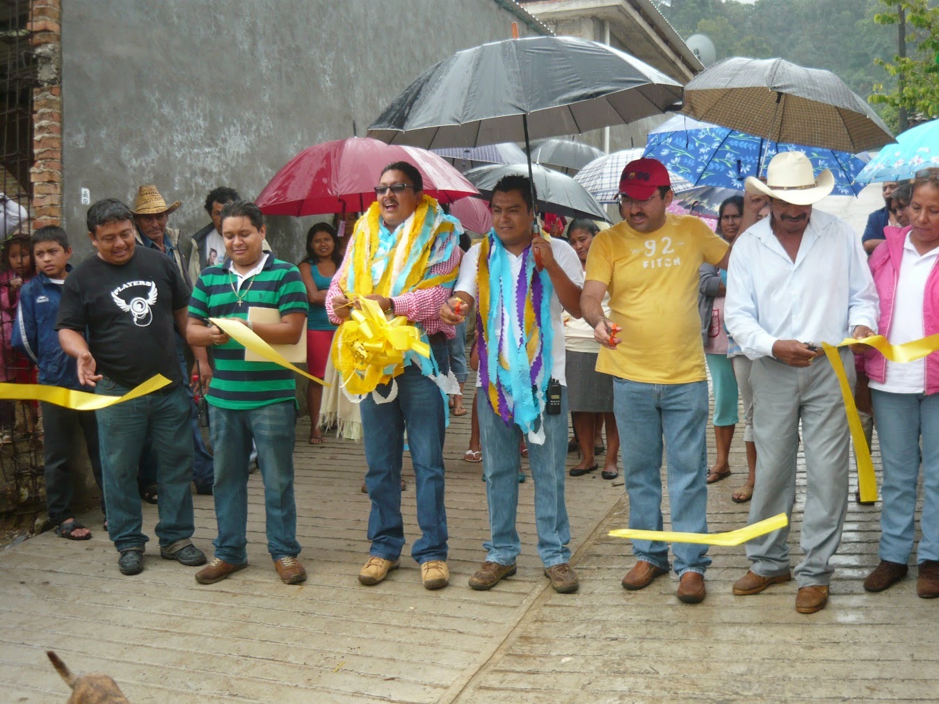 SIGLO XXI DE GUERRERO: EL PRESIDENTE CEVERO ESPÍRITU VALENZO,INAUGURA ...