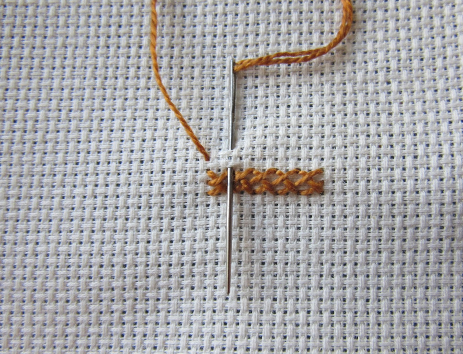 Queenie's Needlework: Sunday Stitch School - Lesson 106: Tvistsöm ...