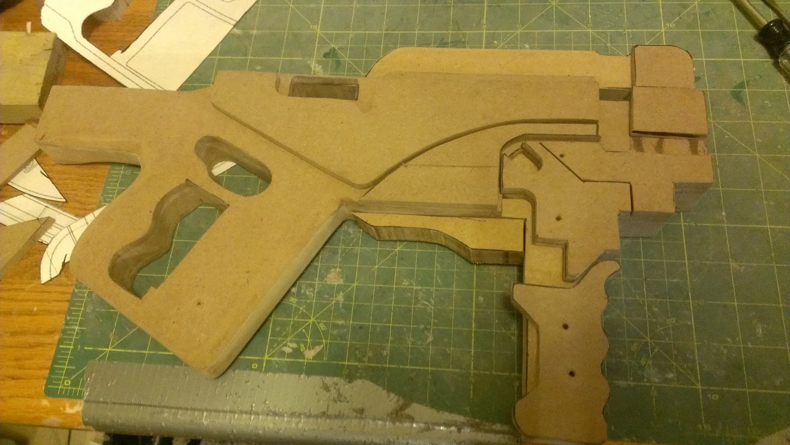 Weaselhammer Props: Mass Effect M-12 Locust SMG