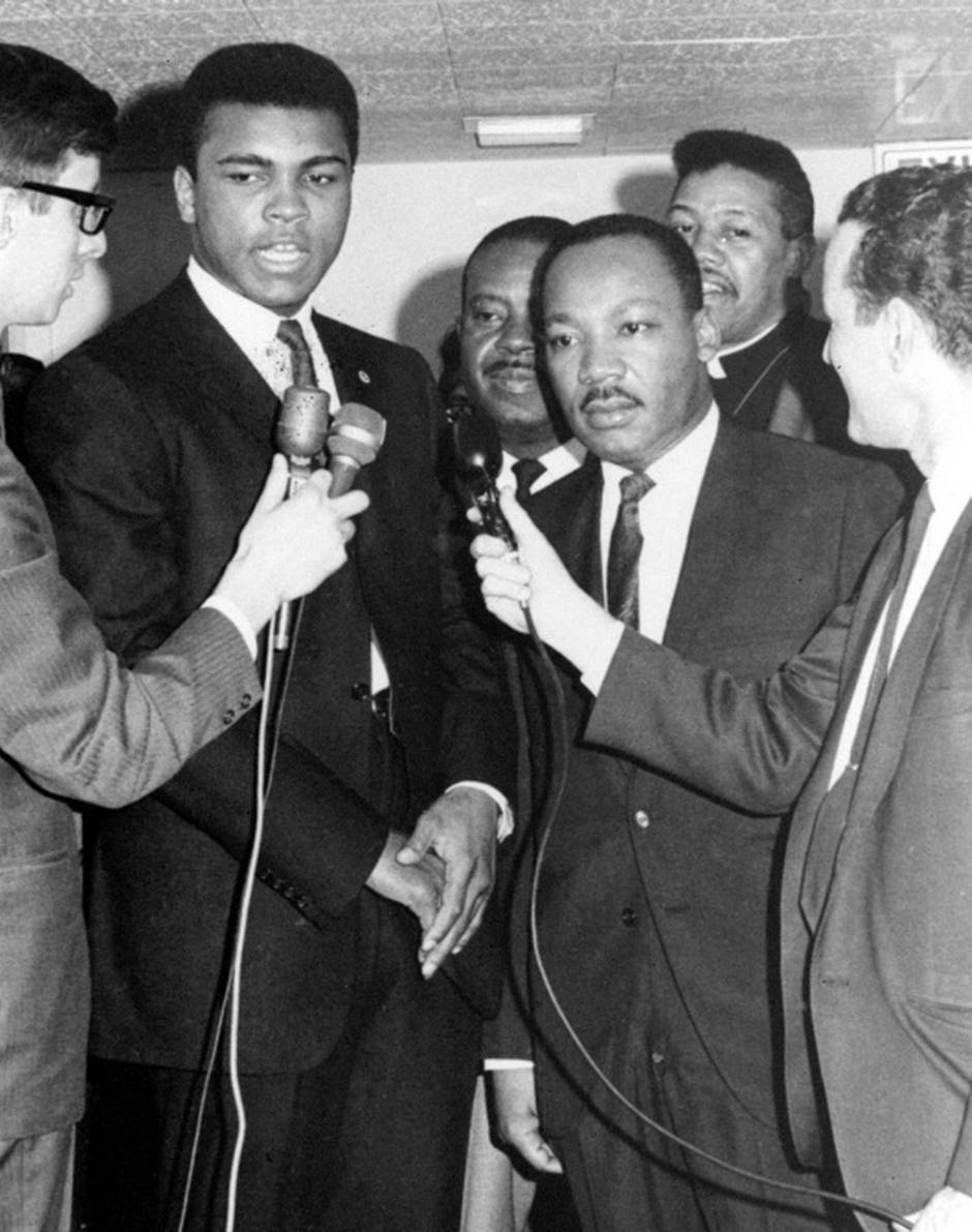 14 Interesting Vintage Photographs of Muhammad Ali Hanging Out With His ...