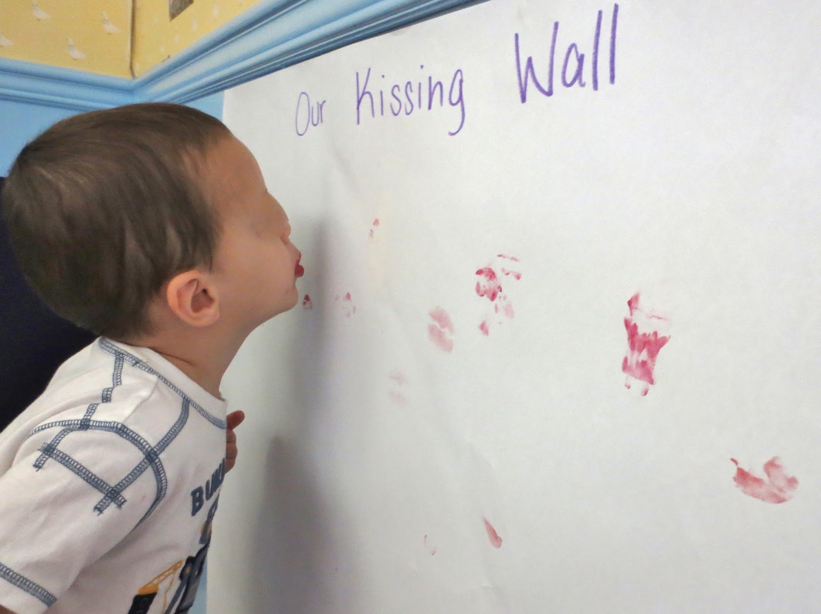 Princesses, Pies, & Preschool Pizzazz: Our Kissing Wall