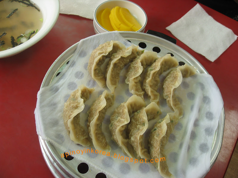 A Pinoy in Korea: Munching Mandu In Mapo!